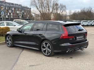 Black Volvo V60 2021 in Riga, with an engine capacity of 2.00 L and mileage of 155 thousand km for 9900 €, photo 4 on AUTOMOTO.COM.LV
