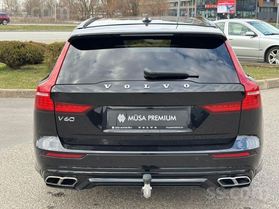 Black Volvo V60 2021 in Riga, with an engine capacity of 2.00 L and mileage of 155 thousand km for 9900 €, photo 5 on AUTOMOTO.COM.LV