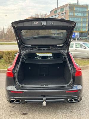 Black Volvo V60 2021 in Riga, with an engine capacity of 2.00 L and mileage of 155 thousand km for 9900 €, photo 6 on AUTOMOTO.COM.LV