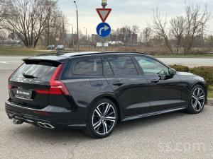 Black Volvo V60 2021 in Riga, with an engine capacity of 2.00 L and mileage of 155 thousand km for 9900 €, photo 7 on AUTOMOTO.COM.LV