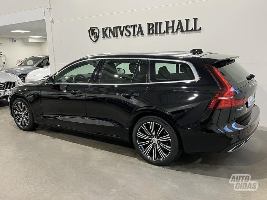 Black Volvo V60 2021 in Kaunas, with an engine capacity of 0.00 L and mileage of 83 thousand km for 31521 €, photo 2 on AUTOMOTO.COM.LV