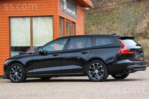 Melns Volvo V60 2021 Tukums, ar dzinēja tilpumu 2.00 L un nobraukumu 221 tūkst. km par 15590 €, foto 5 vietnē AUTOMOTO.COM.LV