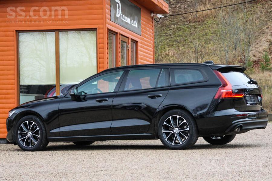 Melns Volvo V60 2021 Tukums, ar dzinēja tilpumu 2.00 L un nobraukumu 221 tūkst. km par 15590 €, foto 5 vietnē AUTOMOTO.COM.LV