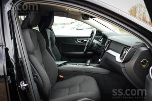 Melns Volvo V60 2021 Tukums, ar dzinēja tilpumu 2.00 L un nobraukumu 221 tūkst. km par 15590 €, foto 8 vietnē AUTOMOTO.COM.LV