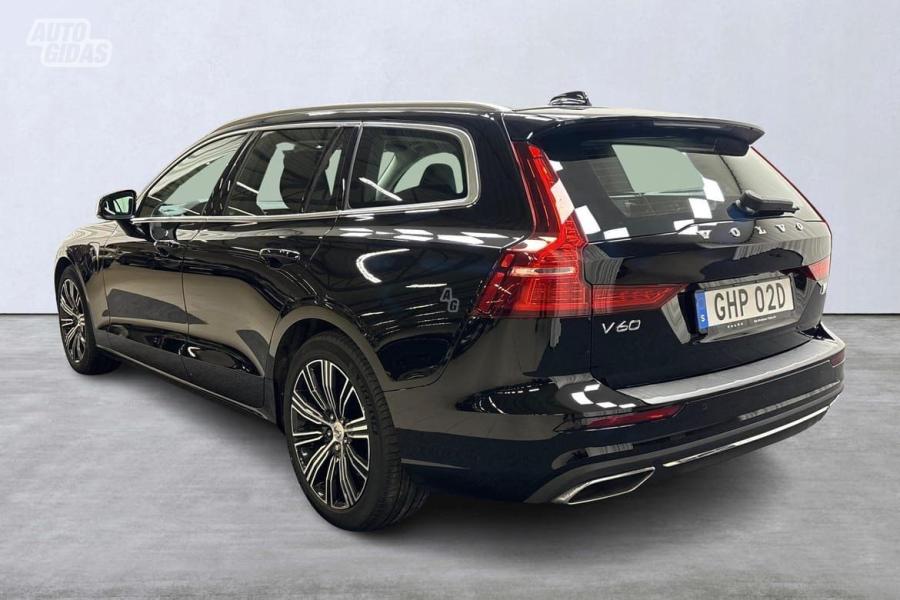 Melns Volvo V60 2021 Kauņa, ar dzinēja tilpumu 0.00 L un nobraukumu 64 tūkst. km par 36186 €, foto 4 vietnē AUTOMOTO.COM.LV