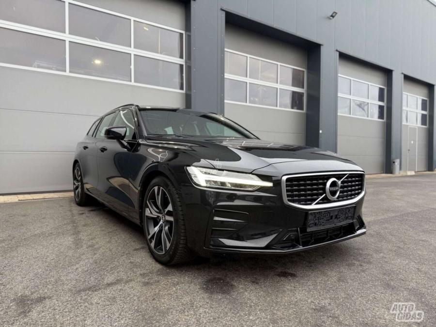 Black Volvo V60 2021 in Kaunas, with an engine capacity of 2.00 L and mileage of 44 thousand km for 32699 €, photo 1 on AUTOMOTO.COM.LV