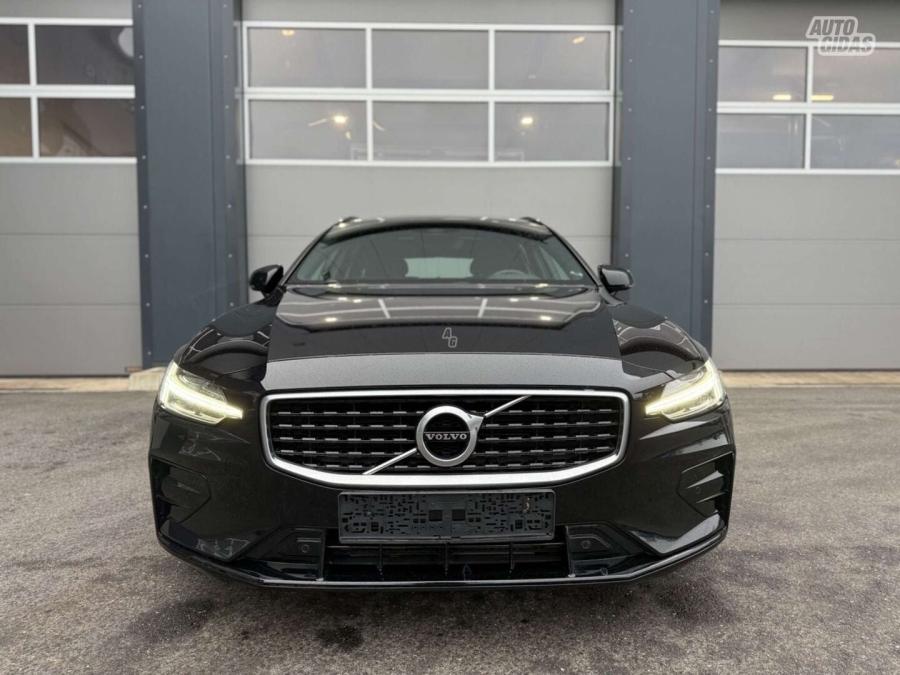 Black Volvo V60 2021 in Kaunas, with an engine capacity of 2.00 L and mileage of 44 thousand km for 32699 €, photo 3 on AUTOMOTO.COM.LV