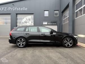 Black Volvo V60 2021 in Kaunas, with an engine capacity of 2.00 L and mileage of 44 thousand km for 32699 €, photo 4 on AUTOMOTO.COM.LV
