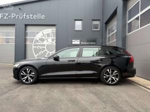 Black Volvo V60 2021 in Kaunas, with an engine capacity of 2.00 L and mileage of 44 thousand km for 32699 €, photo 5 on AUTOMOTO.COM.LV