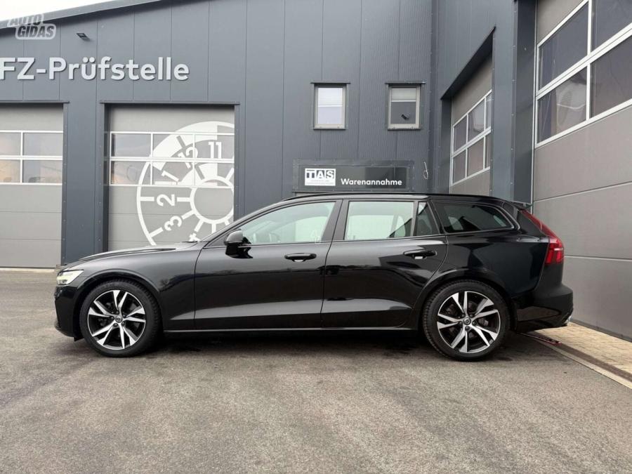 Black Volvo V60 2021 in Kaunas, with an engine capacity of 2.00 L and mileage of 44 thousand km for 32699 €, photo 5 on AUTOMOTO.COM.LV