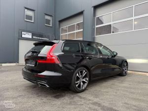 Black Volvo V60 2021 in Kaunas, with an engine capacity of 2.00 L and mileage of 44 thousand km for 32699 €, photo 6 on AUTOMOTO.COM.LV