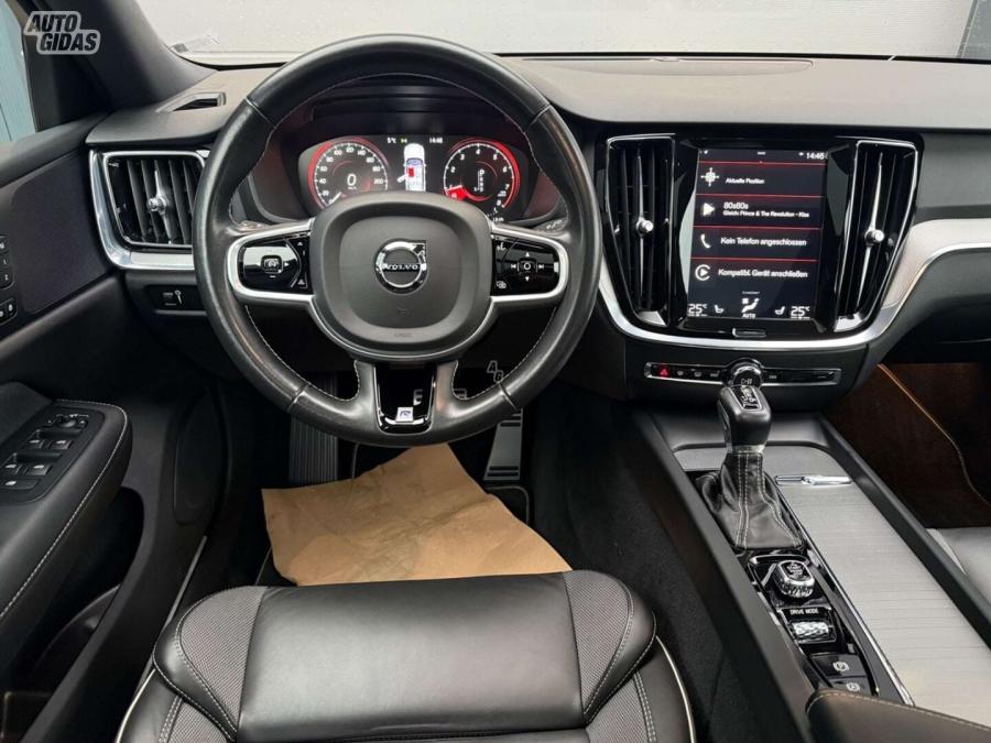 Black Volvo V60 2021 in Kaunas, with an engine capacity of 2.00 L and mileage of 44 thousand km for 32699 €, photo 15 on AUTOMOTO.COM.LV