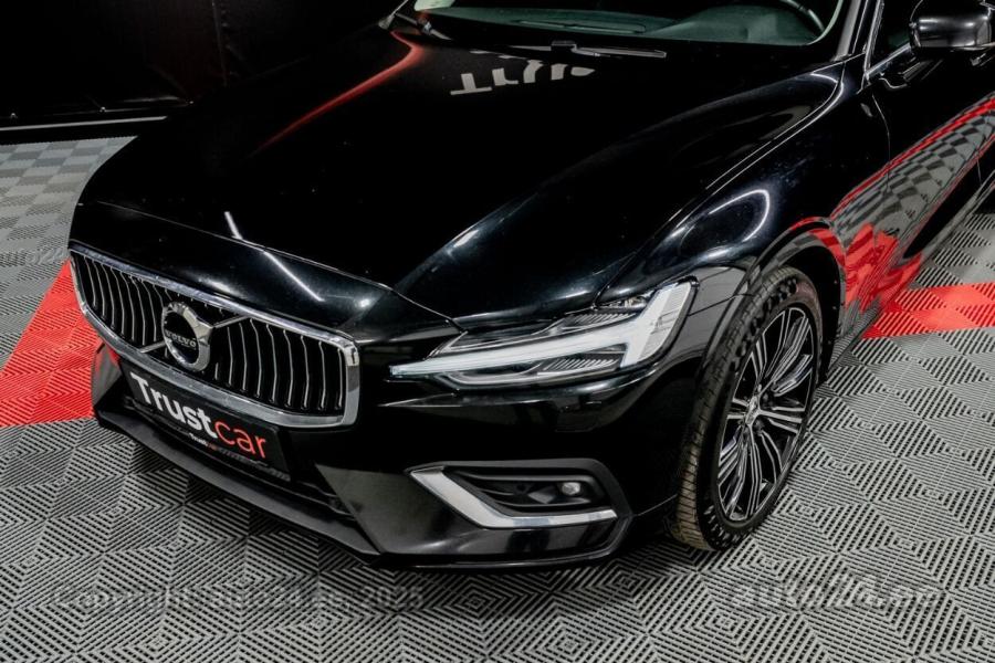 Melns Volvo V60 2021 Pērnava, ar dzinēja tilpumu 2.00 L un nobraukumu 230 tūkst. km par 19500 €, foto 3 vietnē AUTOMOTO.COM.LV