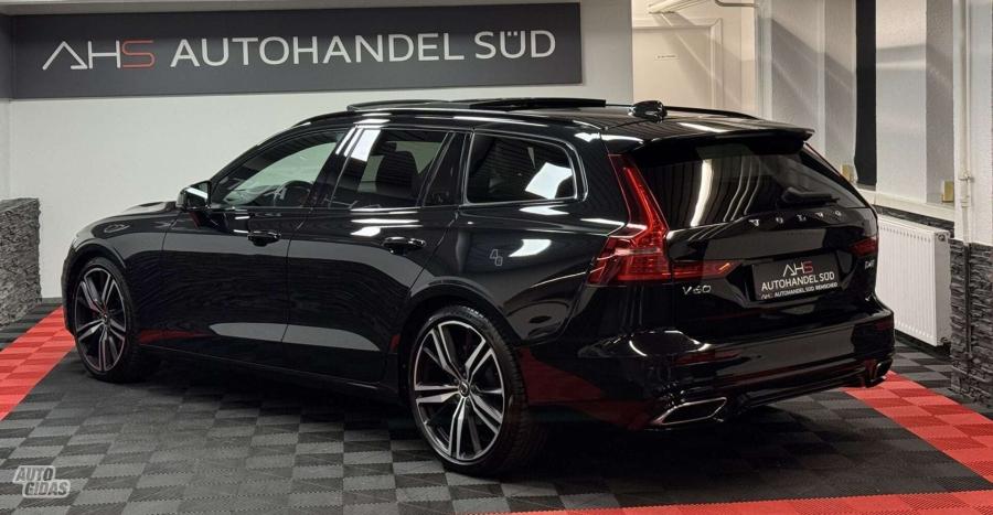 Melns Volvo V60 2021 Kauņa, ar dzinēja tilpumu 2.00 L un nobraukumu 84 tūkst. km par 33217 €, foto 5 vietnē AUTOMOTO.COM.LV