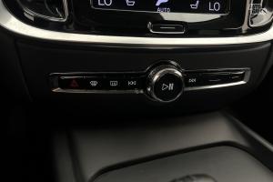 Black Volvo V60 2021 in Kaunas, with an engine capacity of 0.00 L and mileage of 68 thousand km for 32416 €, photo 31 on AUTOMOTO.COM.LV