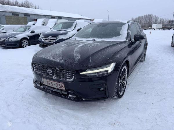 Melns Volvo V60 2021 Šauļi, ar dzinēja tilpumu 1.97 L un nobraukumu 220 tūkst. km par 16150 €, foto 2 vietnē AUTOMOTO.COM.LV