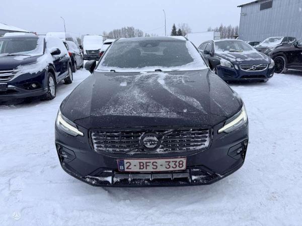 Melns Volvo V60 2021 Šauļi, ar dzinēja tilpumu 1.97 L un nobraukumu 220 tūkst. km par 16150 €, foto 3 vietnē AUTOMOTO.COM.LV
