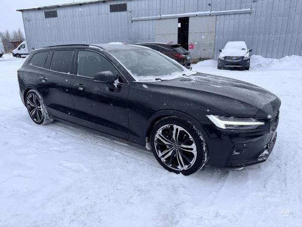 Melns Volvo V60 2021 Šauļi, ar dzinēja tilpumu 1.97 L un nobraukumu 220 tūkst. km par 16150 €, foto 4 vietnē AUTOMOTO.COM.LV