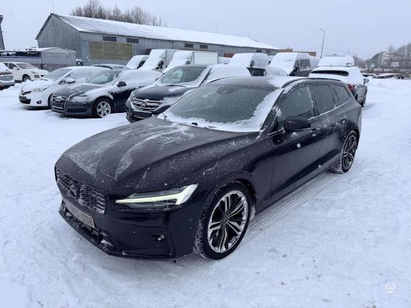 Melns Volvo V60 2021 Šauļi, ar dzinēja tilpumu 1.97 L un nobraukumu 220 tūkst. km par 16150 €, foto 9 vietnē AUTOMOTO.COM.LV