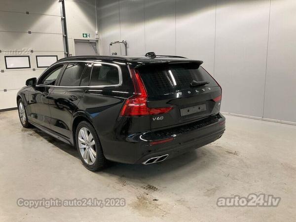 Black Volvo V60 2021 in Tartu, with an engine capacity of 2.00 L and mileage of 233 thousand km for 18900 €, photo 3 on AUTOMOTO.COM.LV