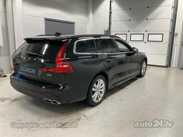 Black Volvo V60 2021 in Tartu, with an engine capacity of 2.00 L and mileage of 233 thousand km for 18900 €, photo 4 on AUTOMOTO.COM.LV
