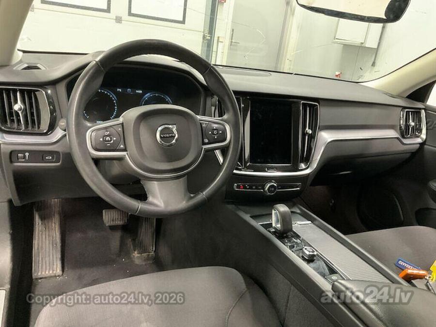 Melns Volvo V60 2021 Tartu, ar dzinēja tilpumu 2.00 L un nobraukumu 233 tūkst. km par 18900 €, foto 6 vietnē AUTOMOTO.COM.LV