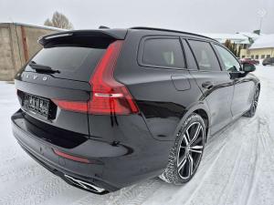 Black Volvo V60 2021 in Mazeikiai, with an engine capacity of 2.00 L and mileage of 117 thousand km for 13900 €, photo 3 on AUTOMOTO.COM.LV