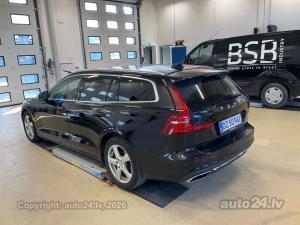 Black Volvo V60 2021 in Tartu, with an engine capacity of 2.00 L and mileage of 214 thousand km for 18900 €, photo 4 on AUTOMOTO.COM.LV