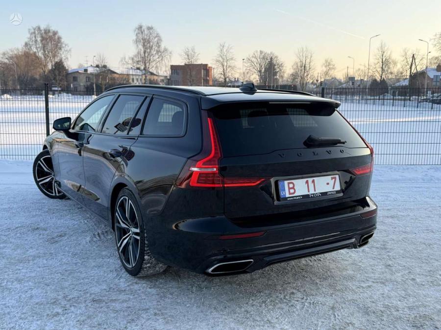 Melns Volvo V60 2021 Joniškis, ar dzinēja tilpumu 1.97 L un nobraukumu 210 tūkst. km par 18700 €, foto 3 vietnē AUTOMOTO.COM.LV