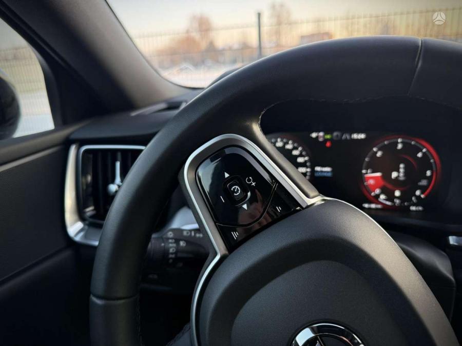 Melns Volvo V60 2021 Joniškis, ar dzinēja tilpumu 1.97 L un nobraukumu 210 tūkst. km par 18700 €, foto 22 vietnē AUTOMOTO.COM.LV