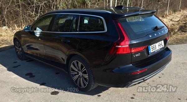 Melns Volvo V60 2021 Tallina, ar dzinēja tilpumu 2.00 L un nobraukumu 120 tūkst. km par 23650 €, foto 7 vietnē AUTOMOTO.COM.LV