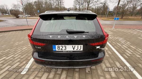Melns Volvo V60 2021 Tallina, ar dzinēja tilpumu 2.00 L un nobraukumu 68 tūkst. km par 999 €, foto 6 vietnē AUTOMOTO.COM.LV