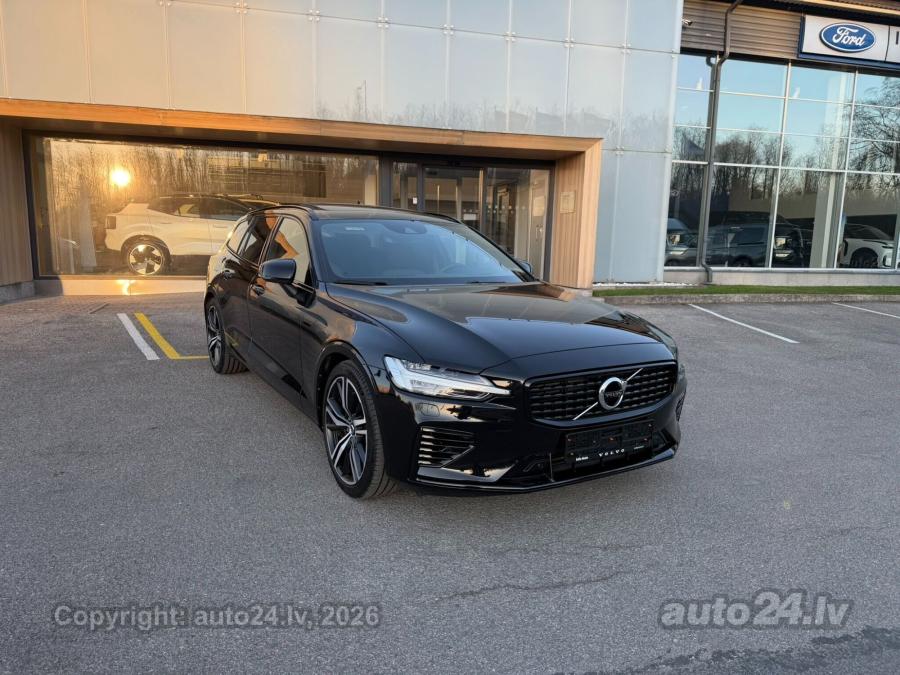Melns Volvo V60 2021 Pērnava, ar dzinēja tilpumu 2.00 L un nobraukumu 33 tūkst. km par 29900 €, foto 1 vietnē AUTOMOTO.COM.LV