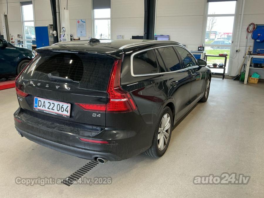 Melns Volvo V60 2021 Tartu, ar dzinēja tilpumu 2.00 L un nobraukumu 200 tūkst. km par 16950 €, foto 5 vietnē AUTOMOTO.COM.LV