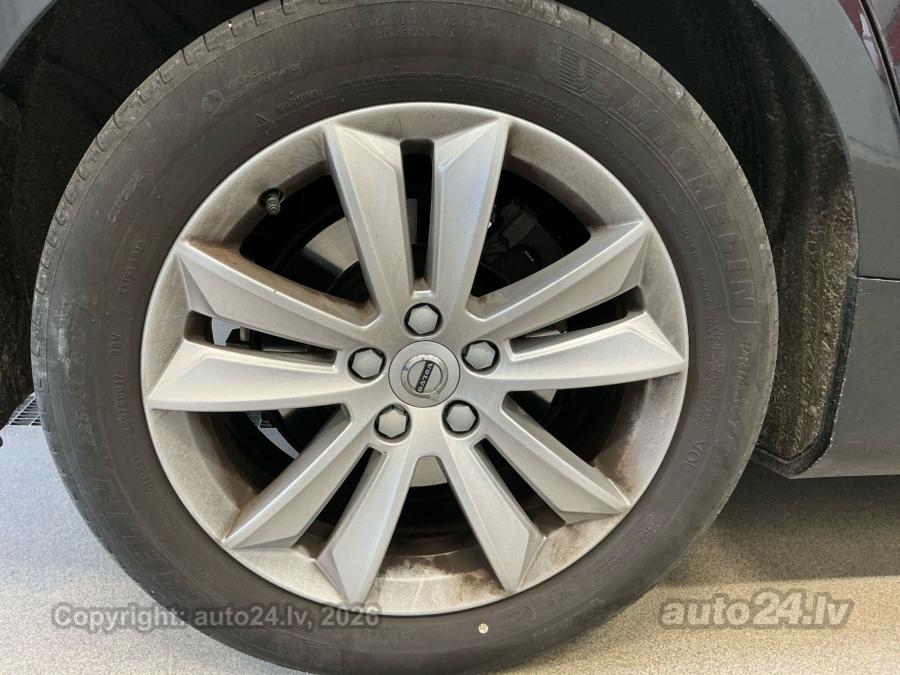 Melns Volvo V60 2021 Tartu, ar dzinēja tilpumu 2.00 L un nobraukumu 200 tūkst. km par 16950 €, foto 13 vietnē AUTOMOTO.COM.LV