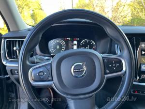 Black Volvo V60 2021 in Tallinn, with an engine capacity of 2.00 L and mileage of 124 thousand km for 22750 €, photo 3 on AUTOMOTO.COM.LV