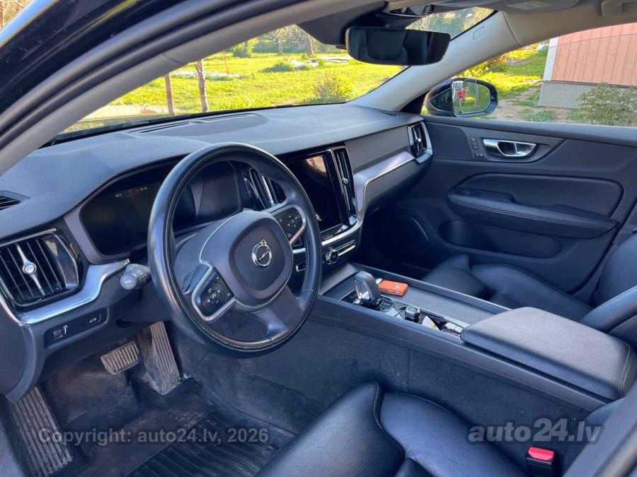 Black Volvo V60 2021 in Tallinn, with an engine capacity of 2.00 L and mileage of 124 thousand km for 22750 €, photo 4 on AUTOMOTO.COM.LV