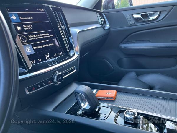 Melns Volvo V60 2021 Tallina, ar dzinēja tilpumu 2.00 L un nobraukumu 124 tūkst. km par 22750 €, foto 6 vietnē AUTOMOTO.COM.LV