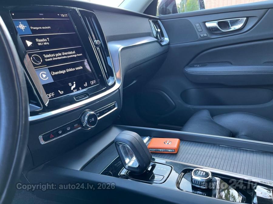 Black Volvo V60 2021 in Tallinn, with an engine capacity of 2.00 L and mileage of 124 thousand km for 22750 €, photo 7 on AUTOMOTO.COM.LV