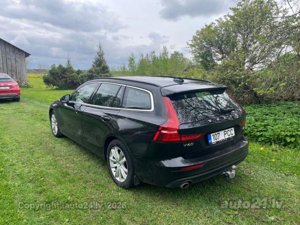 Melns Volvo V60 2021 Tallina, ar dzinēja tilpumu 2.00 L un nobraukumu 124 tūkst. km par 22750 €, foto 10 vietnē AUTOMOTO.COM.LV
