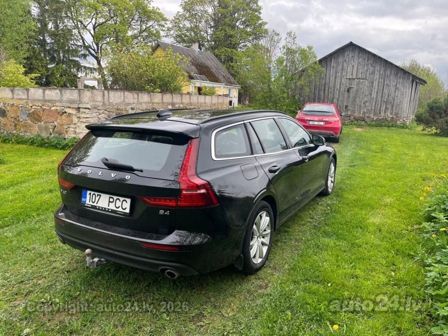Black Volvo V60 2021 in Tallinn, with an engine capacity of 2.00 L and mileage of 124 thousand km for 22750 €, photo 12 on AUTOMOTO.COM.LV
