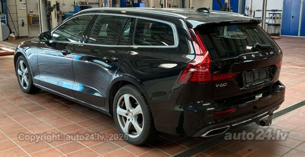 Black Volvo V60 2021 in Parnu, with an engine capacity of 2.00 L and mileage of 224 thousand km for 15999 €, photo 2 on AUTOMOTO.COM.LV