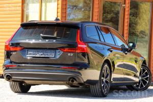 Black Volvo V60 2021 in Tukums, with an engine capacity of 2.00 L and mileage of 182 thousand km for 16990 €, photo 4 on AUTOMOTO.COM.LV
