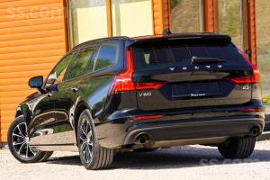 Black Volvo V60 2021 in Tukums, with an engine capacity of 2.00 L and mileage of 182 thousand km for 16990 €, photo 5 on AUTOMOTO.COM.LV