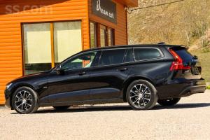 Black Volvo V60 2021 in Tukums, with an engine capacity of 2.00 L and mileage of 182 thousand km for 16990 €, photo 6 on AUTOMOTO.COM.LV
