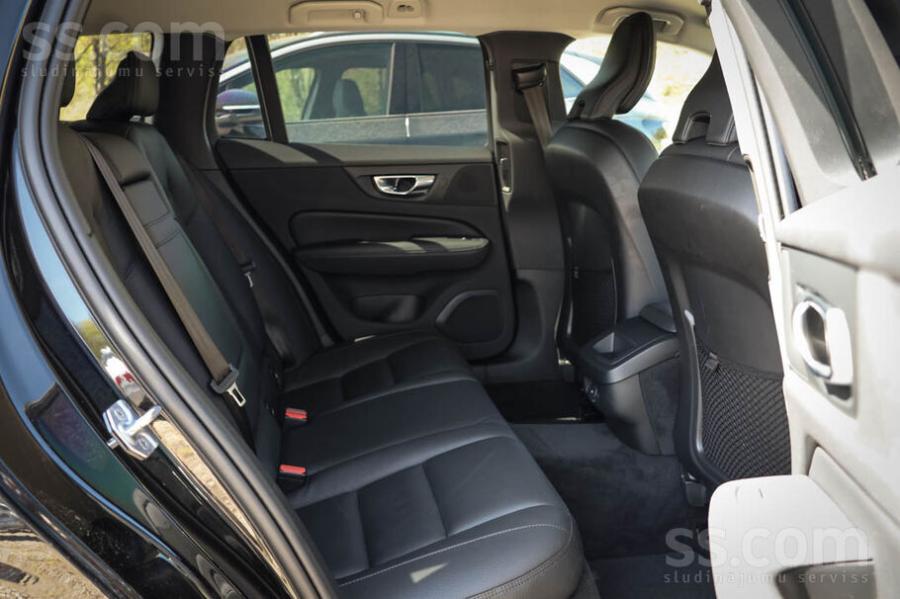 Black Volvo V60 2021 in Tukums, with an engine capacity of 2.00 L and mileage of 182 thousand km for 16990 €, photo 10 on AUTOMOTO.COM.LV