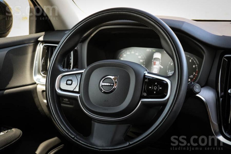 Black Volvo V60 2021 in Tukums, with an engine capacity of 2.00 L and mileage of 182 thousand km for 16990 €, photo 12 on AUTOMOTO.COM.LV