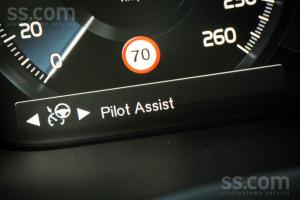 Black Volvo V60 2021 in Tukums, with an engine capacity of 2.00 L and mileage of 182 thousand km for 16990 €, photo 13 on AUTOMOTO.COM.LV