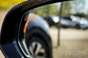Black Volvo V60 2021 in Tukums, with an engine capacity of 2.00 L and mileage of 182 thousand km for 16990 €, photo 18 on AUTOMOTO.COM.LV