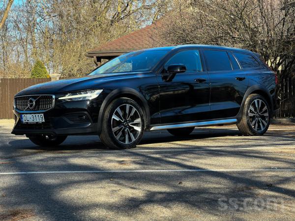 Melns Volvo V60 2021 Rīga, ar dzinēja tilpumu 2.00 L un nobraukumu 209 tūkst. km par 21000 €, foto 2 vietnē AUTOMOTO.COM.LV